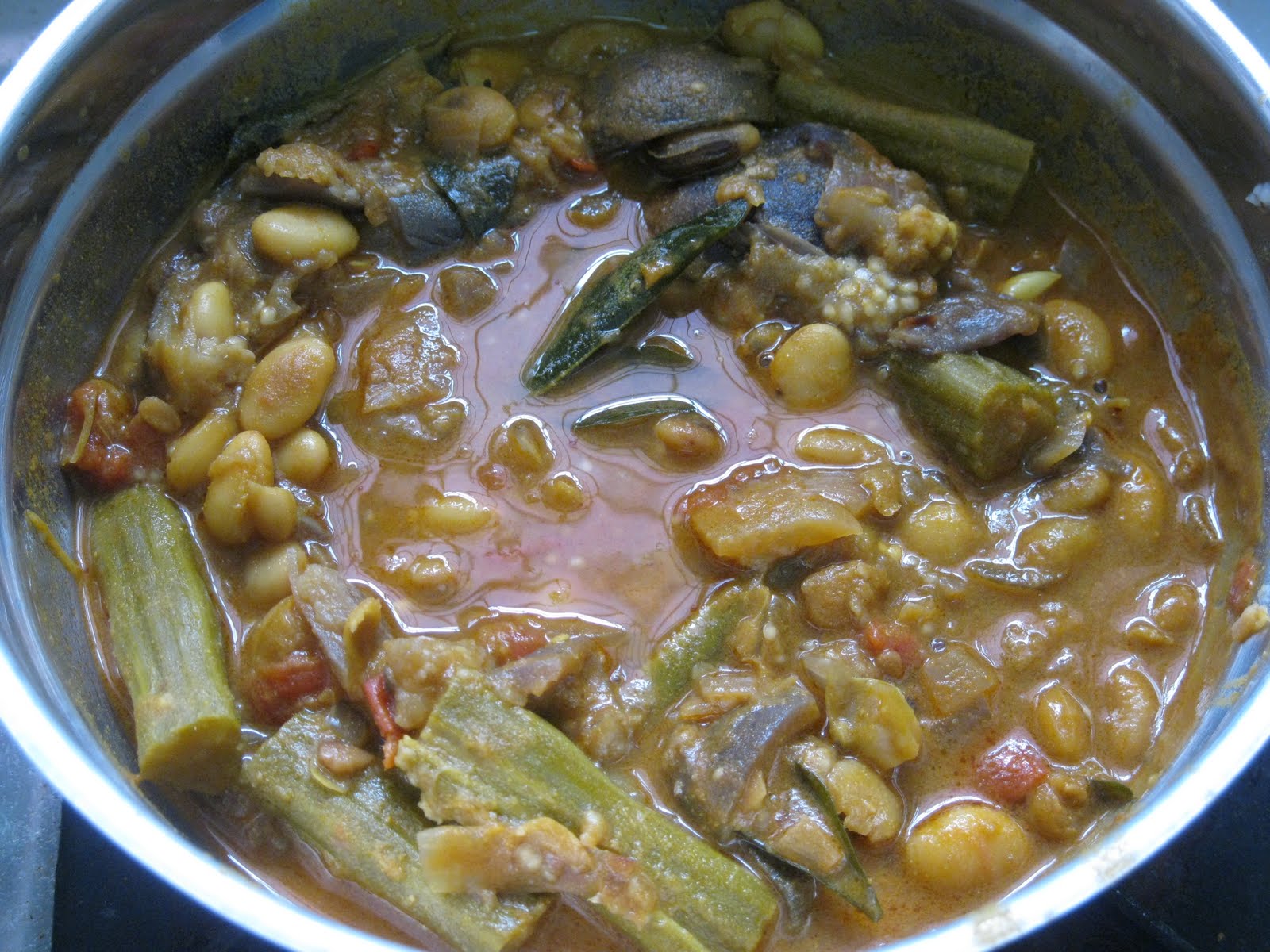 Amrita's kitchen: Keelakarai Dry Fish Curry (Karuvattu Kulambu)