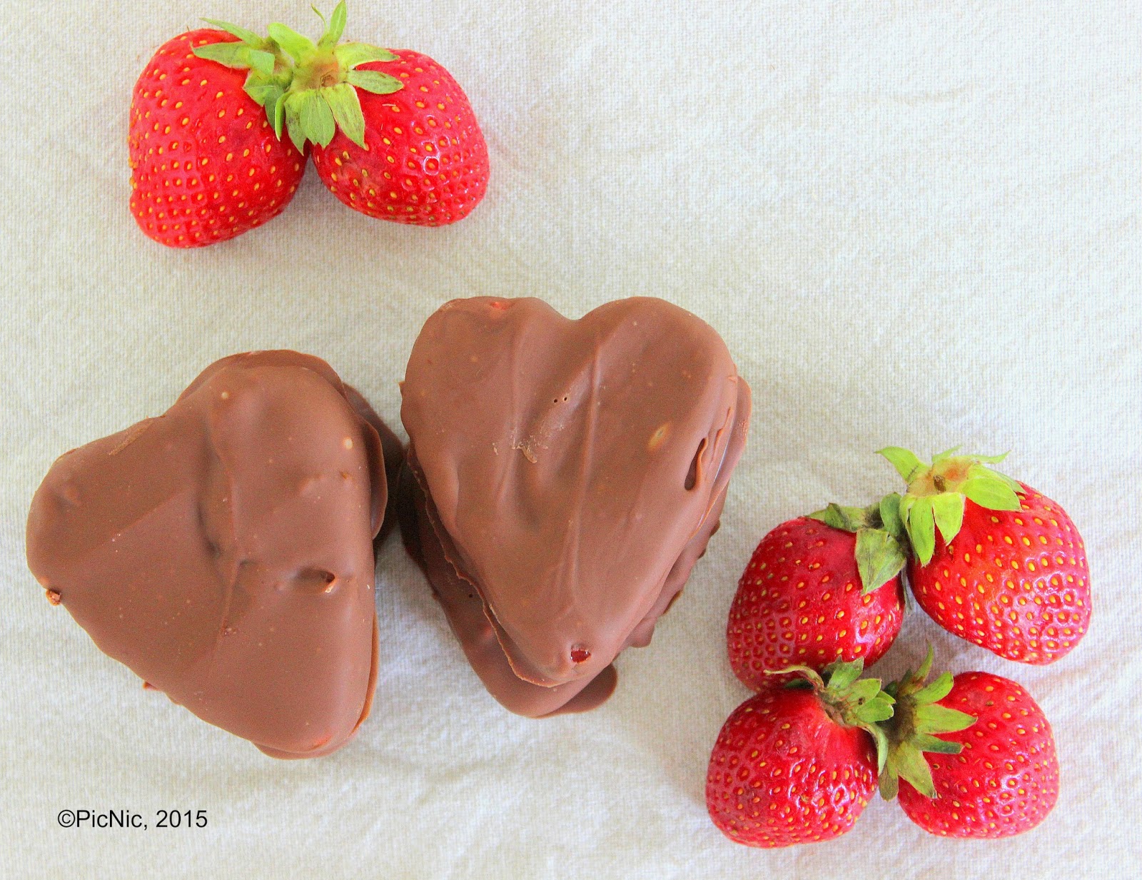 PicNic: Chocolate Strawberry Bars