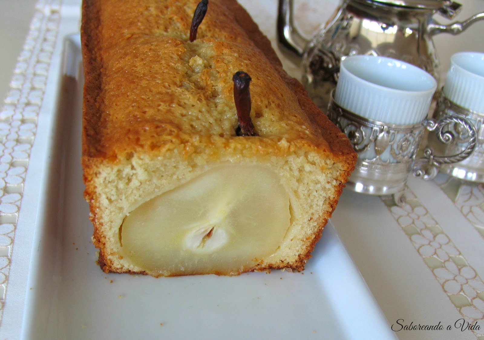 saboreando a vida: Bolo com Peras Inteiras