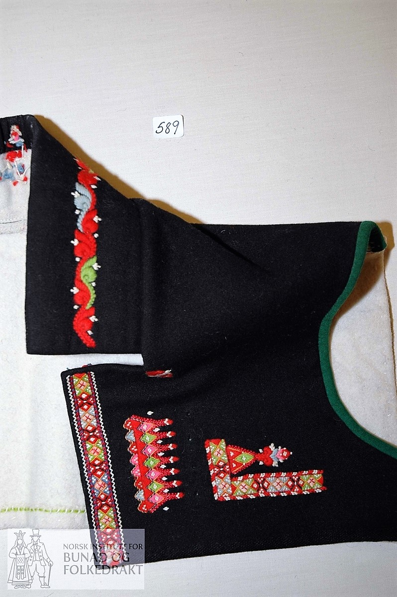FolkCostume&Embroidery: 2017