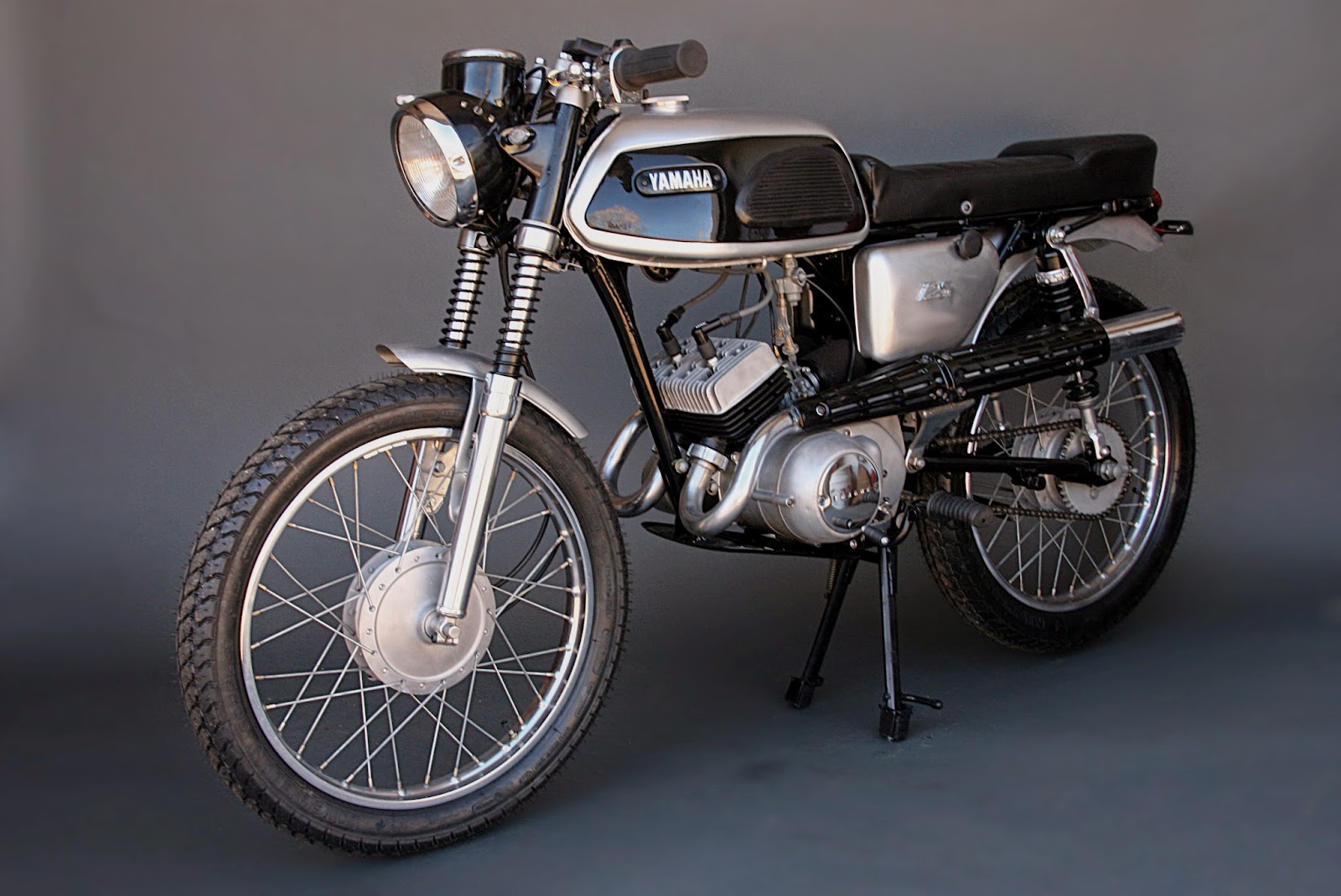 Rusty Bolt Garage: 1968 YAMAHA AS1-C Street Scrambler