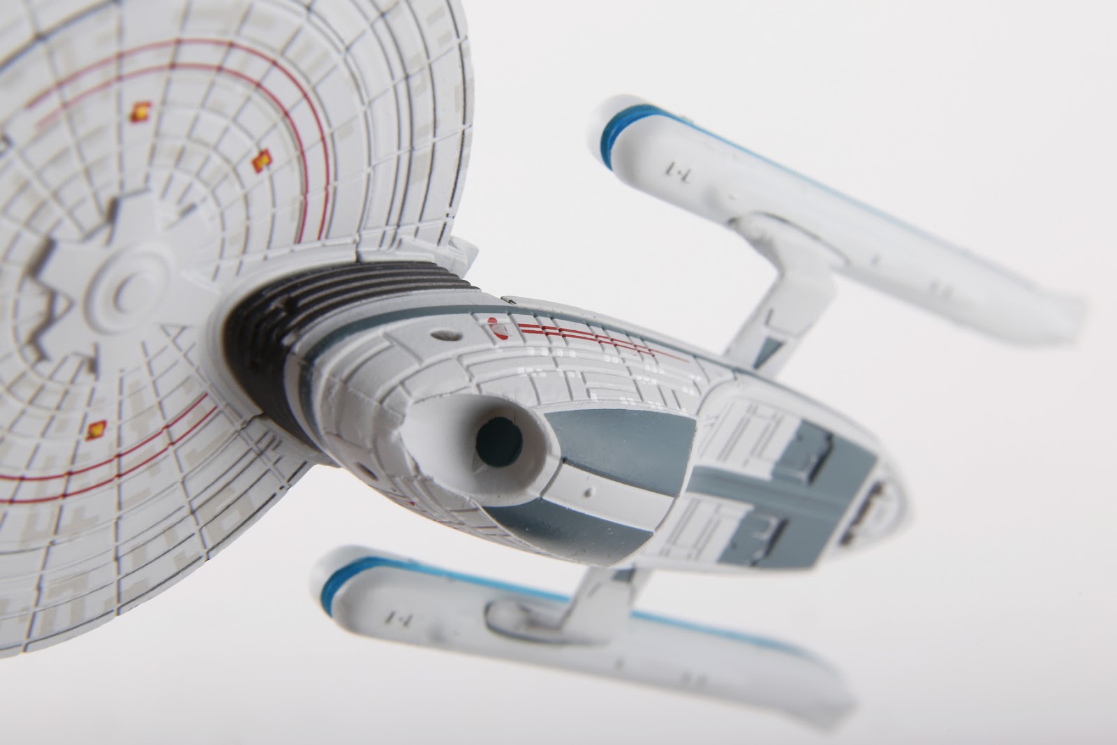 The Trek Collective: Review: The Official Starships Collection #8 - USS ...