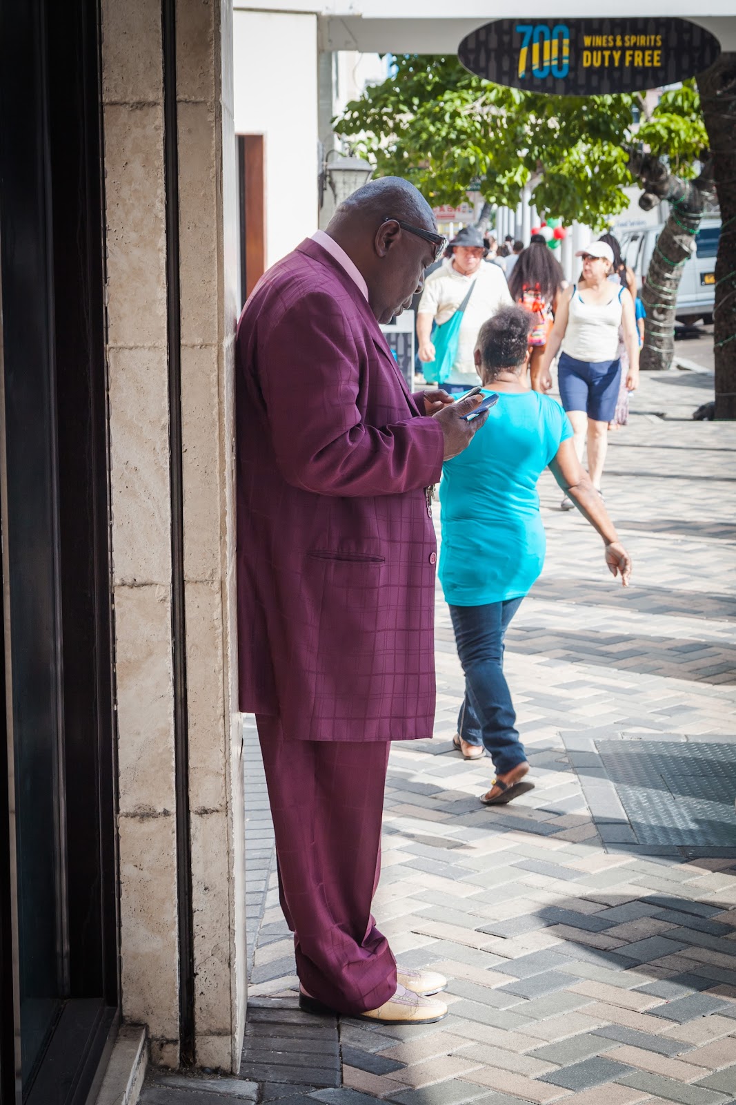 Nassau - Where Luxury and Poverty Meet - Explore the World with Simon ...