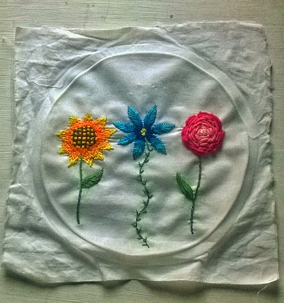 Avamae: Three large embroidery flowers