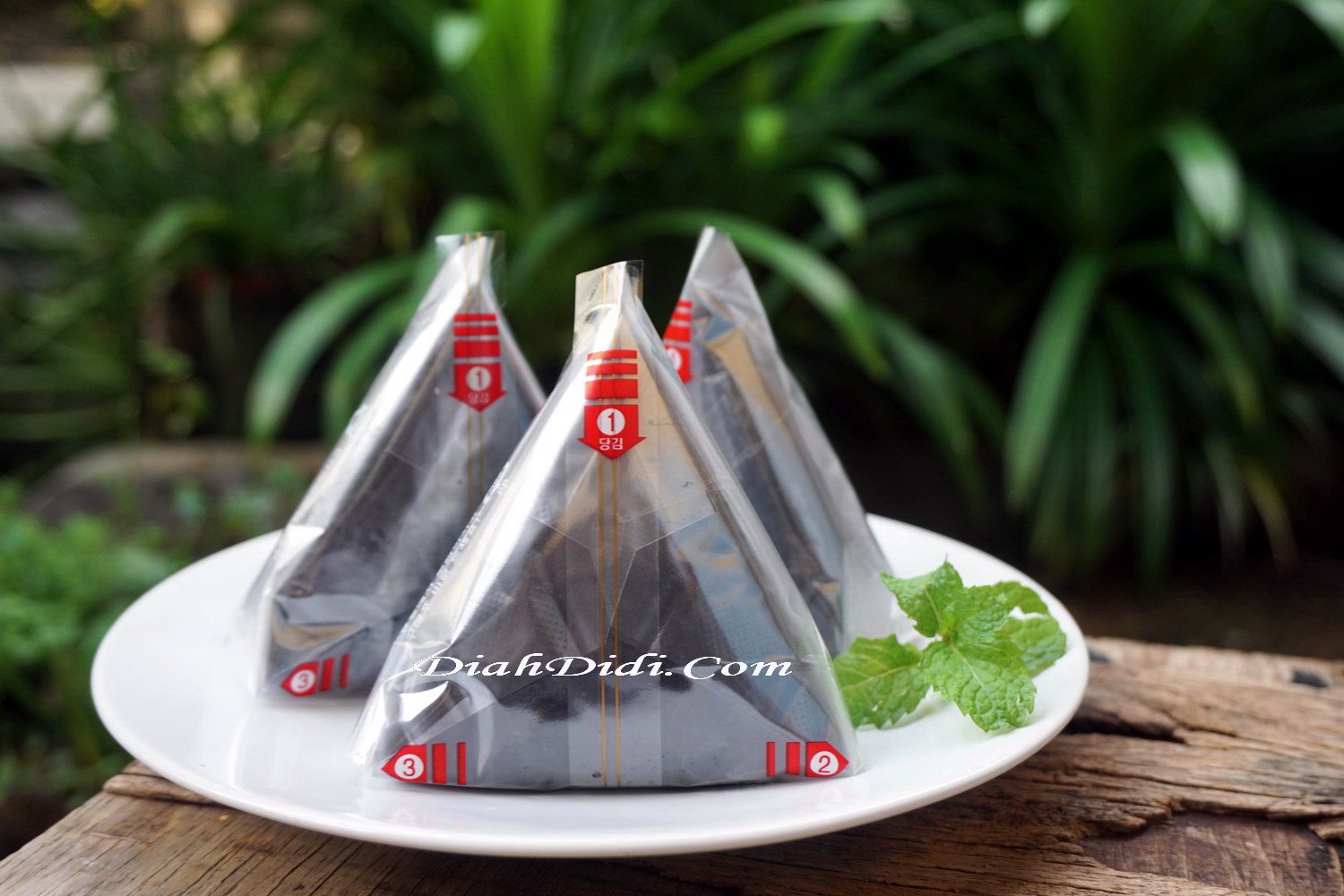 Diah Didi's Kitchen: Samgak Kimbap ( Gimbap )