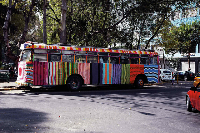 noeud.noir: { urban art: yarn bombing }