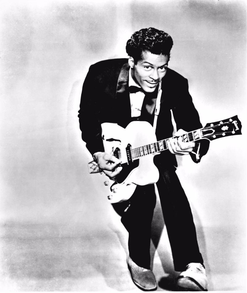 20 Interesting Photographs of Chuck Berry Shows Off His Legendary Duck ...