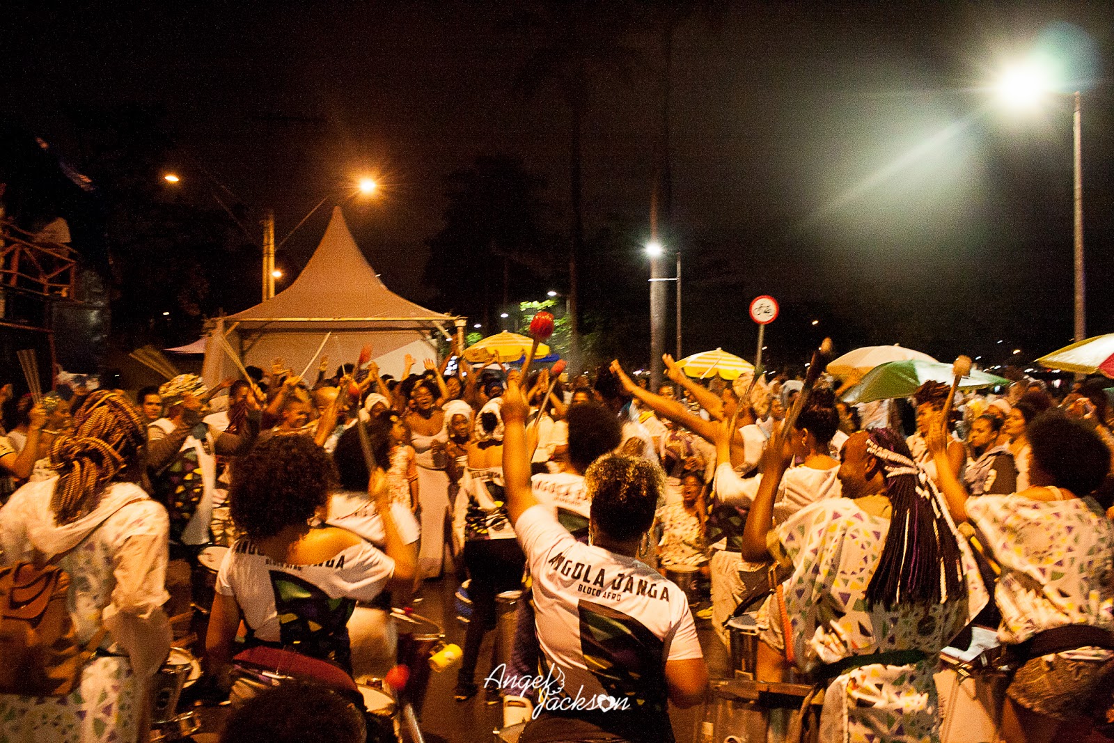 ANGOLA JANGA - RESISTÊNCIA, AMOR E ABRAÇO - Angel Jackson