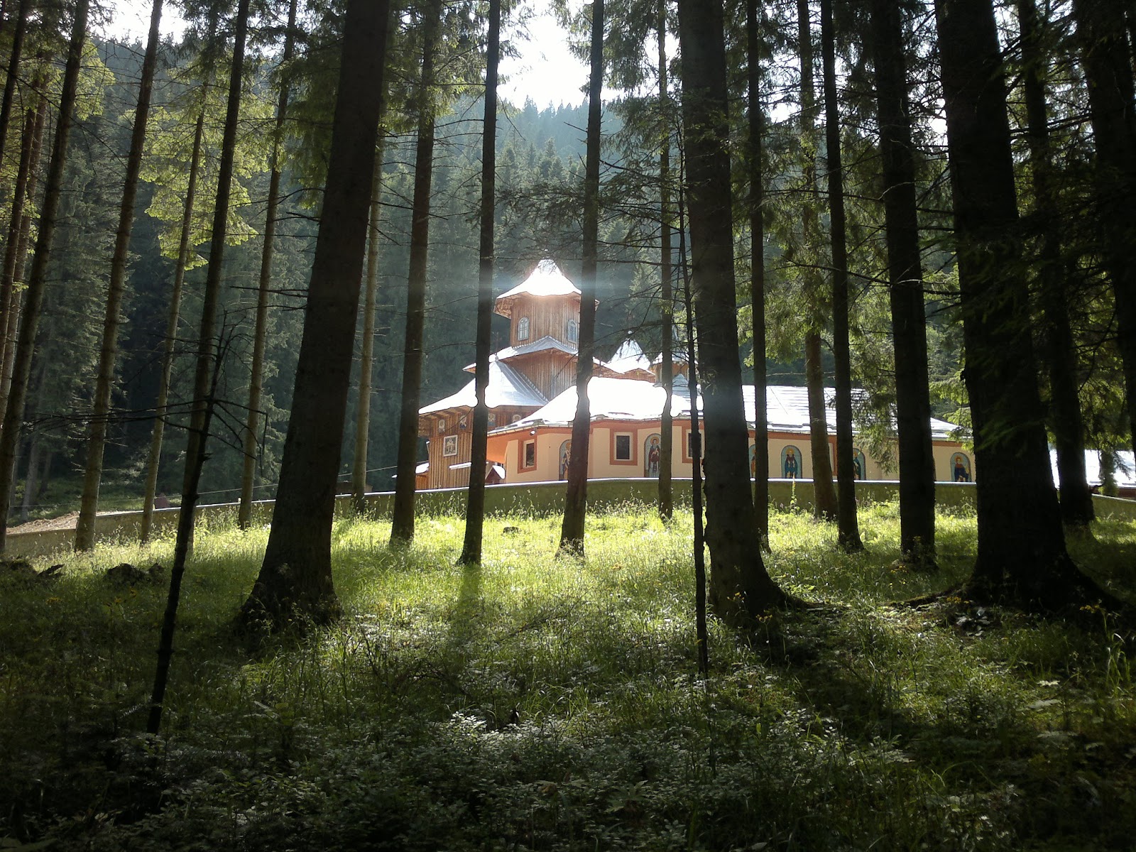 Manastirea Sihastria Rarau: Imagini Manastirea Sihastria Rarau