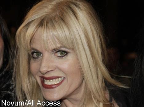 Kim Holland wants to bare b-e-sts for Orange - News Hubz