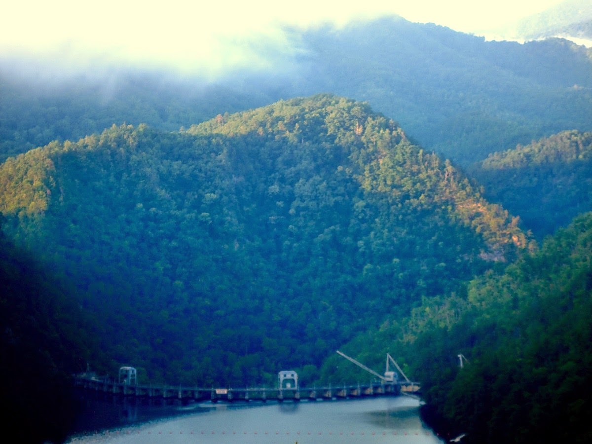 Gary's Outdoor Wanderings2: CALDERWOOD LAKE CAMPING with an irritating ...