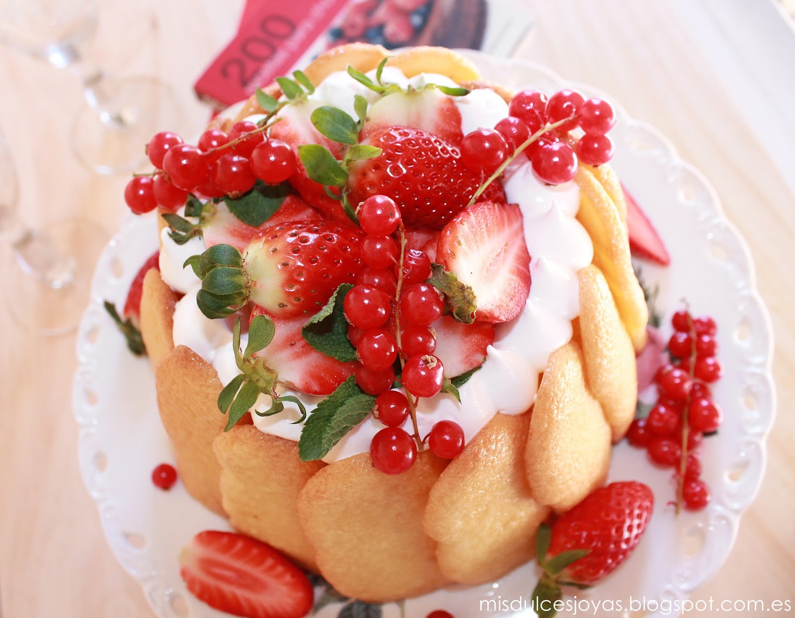 Charlota de fresas y crema bavaroise a la vainilla [Mis Dulces Joyas]