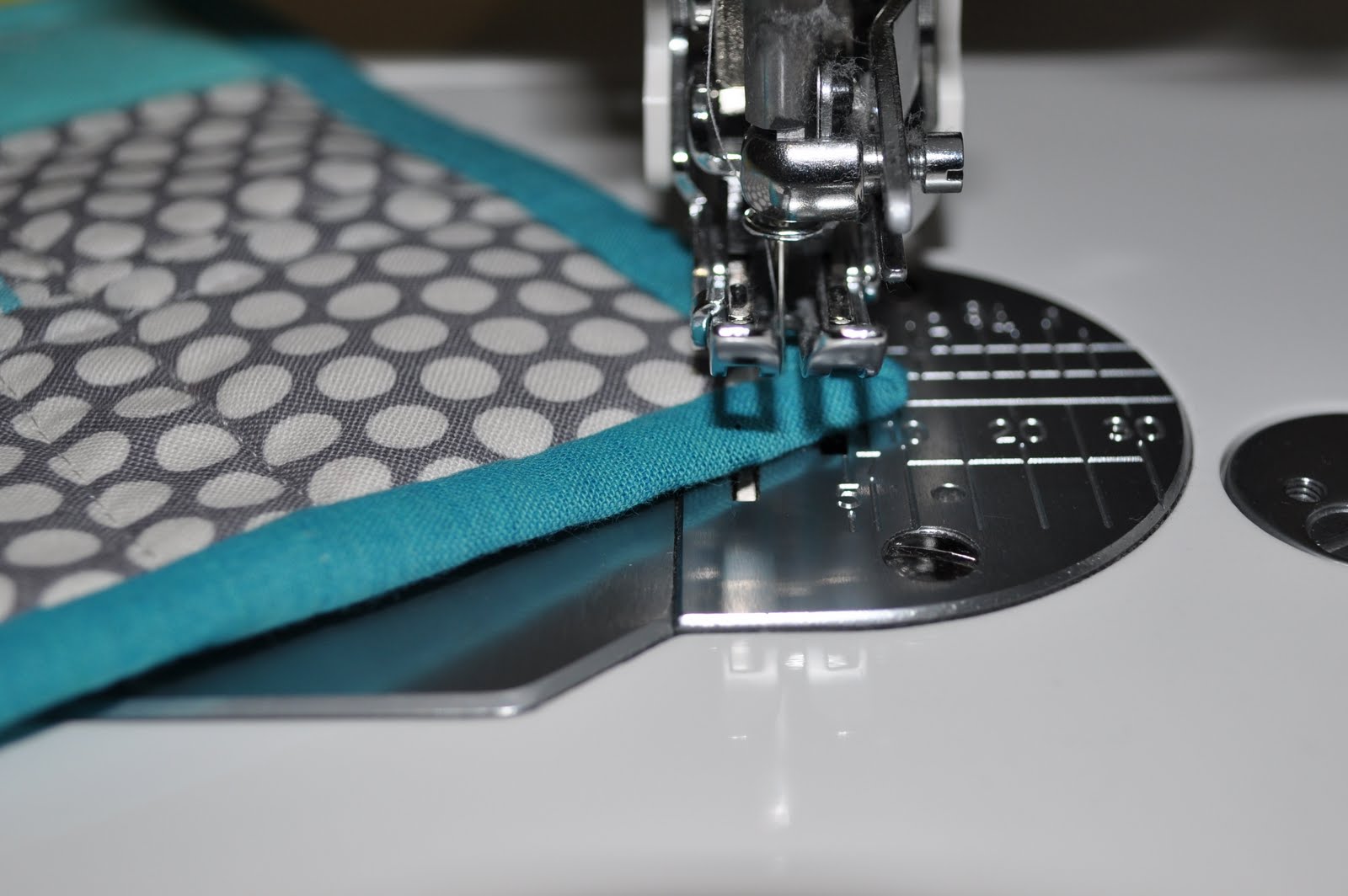 Chasing Cottons: Fusible Thread Tutorial - Featured Blogger Amelia
