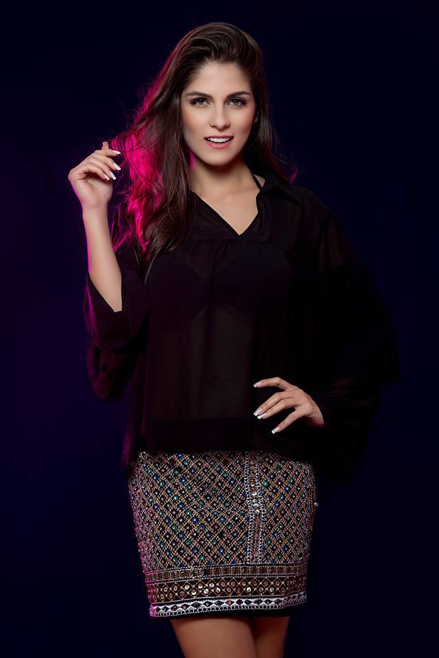 .: Aline Franzoi arrasa mais uma vez, agora em um Lookbook para a ...