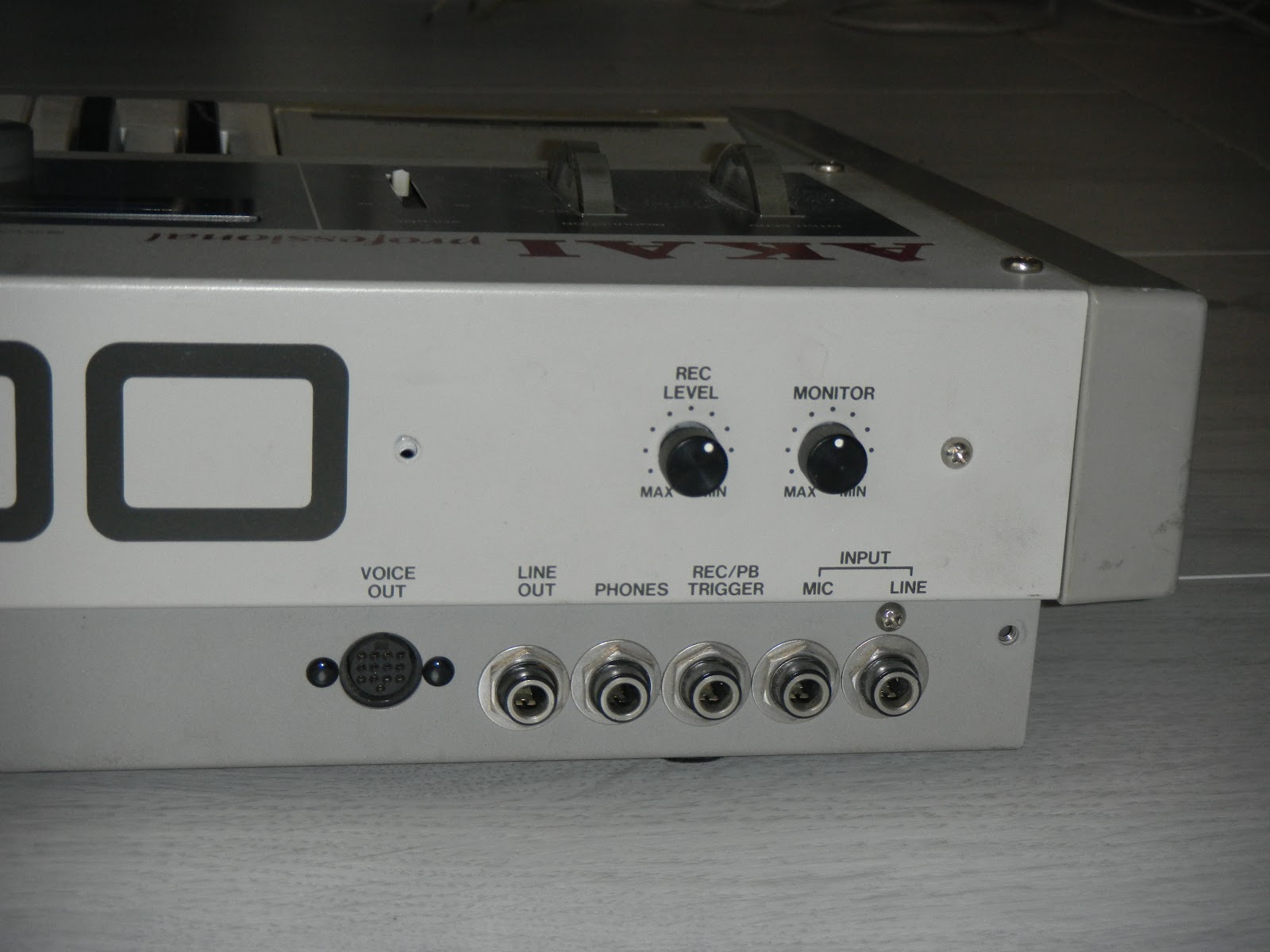 Infrequent Sound [sex.tex] technology: Akai X7000 sampling keyboard