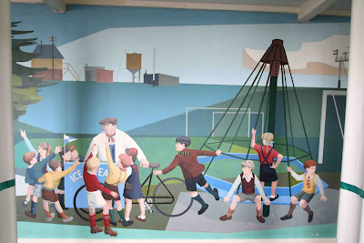The Decorated School: Strathmore Infants, Hitchin A mural in the life ...