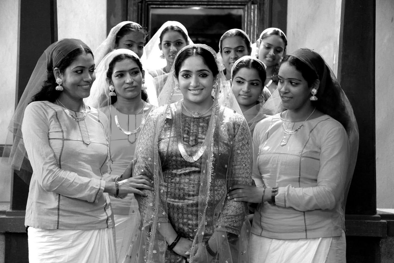 Inaugural Glimpse : "Vellaripraavinte Changathi". - Mollywood Frames ...