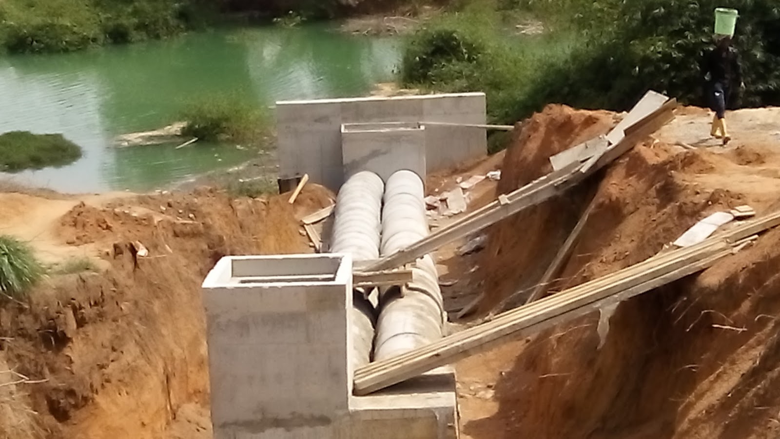 Descon Engineering Constructions Ltd: Concrete culvert rings