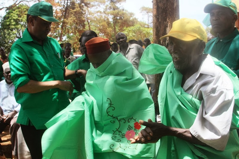 Baba wa Taifa na Wazee wa Dar es salaam waliomuunga mkono wakati wa ...
