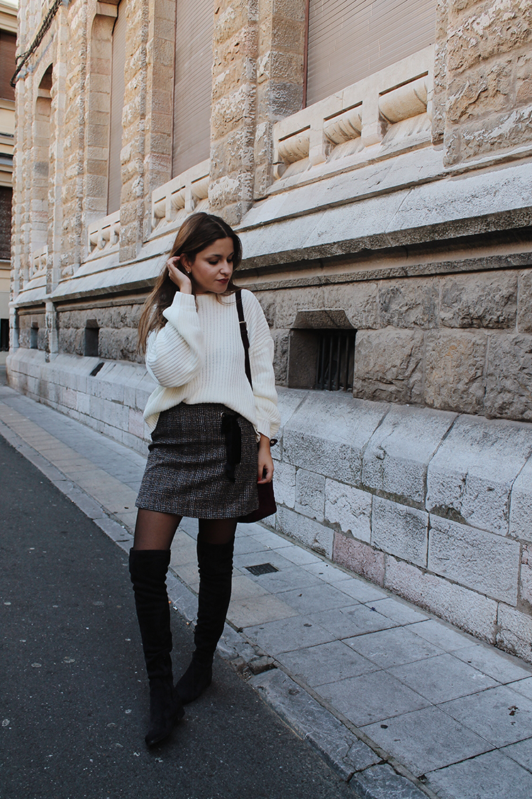 Falda de cuadros y botas mosqueteras | Blog de Moda | LITTLE BLACK ...