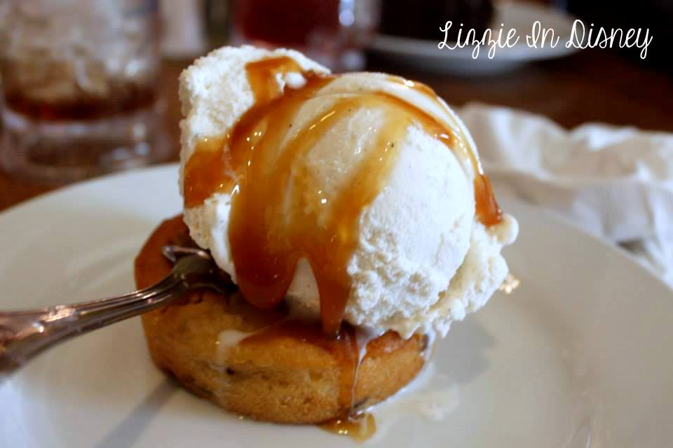 Lizzie In Disney : Liberty Tree Tavern