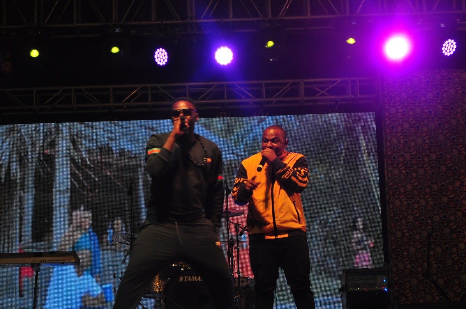 MAELFU YA WAKAZI WA IRINGA WAJITOKEZA USIKU WA TAMASHA LA TIGO FIESTA ... MAELFU YA WAKAZI WA IRINGA WAJITOKEZA USIKU WA TAMASHA LA TIGO FIESTA ...
