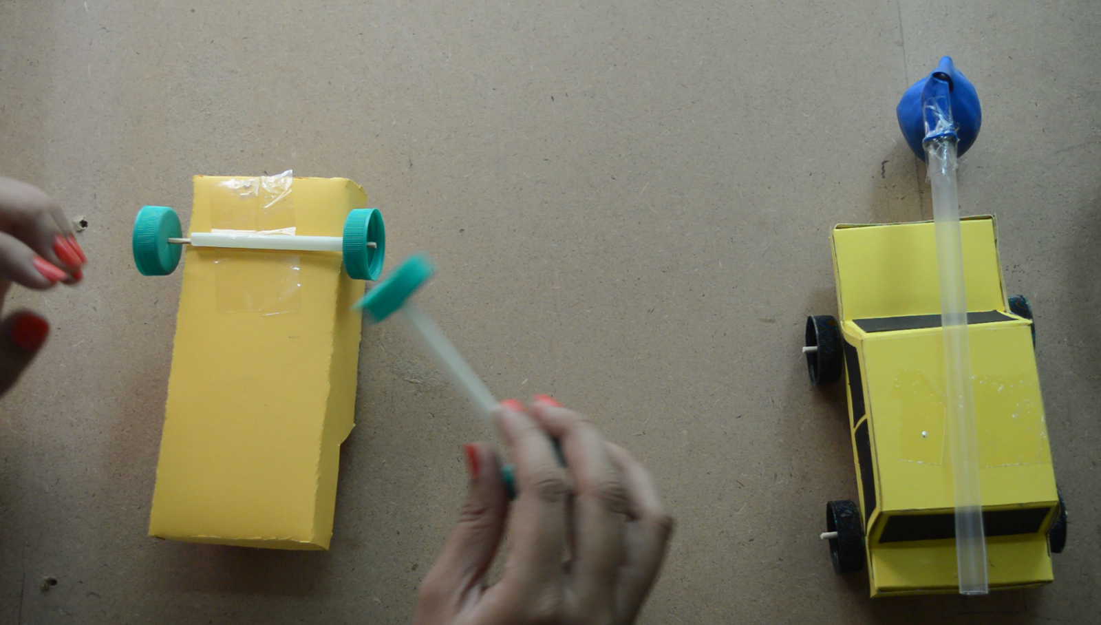 bee-a-maker: Air powered balloon car