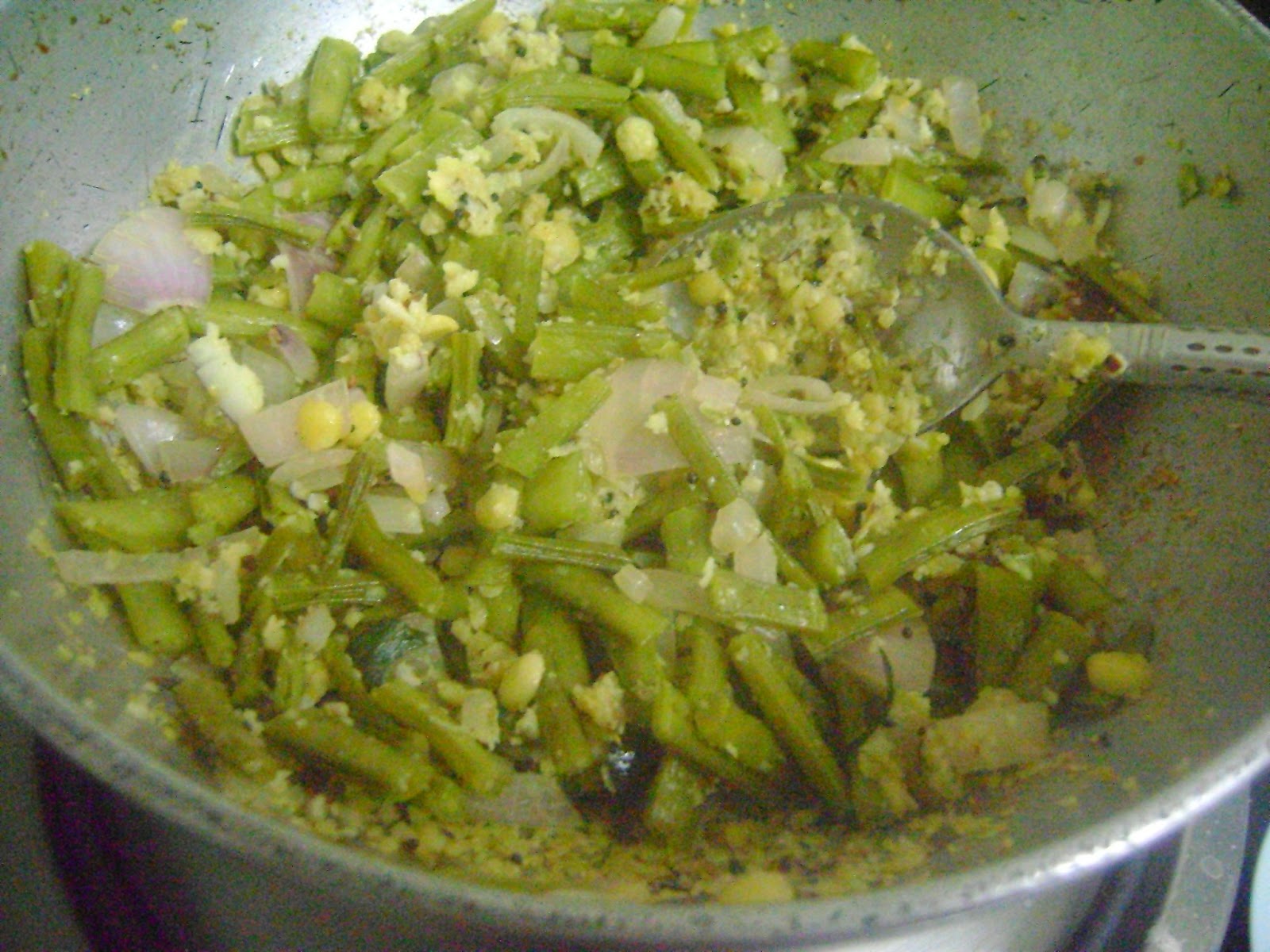 Raji Ramakrishnan : KOTHAVARAKKA SUBZI (CLUSTER BEANS)