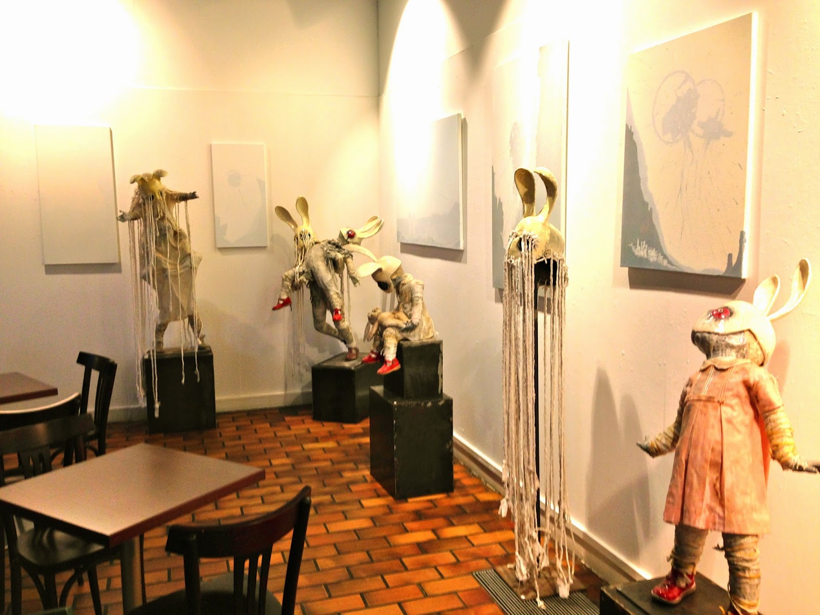 Focus On Paris: Art café