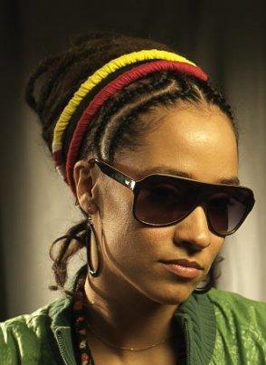 "Biografias De Cantantes": Alika y Nueva Alianza