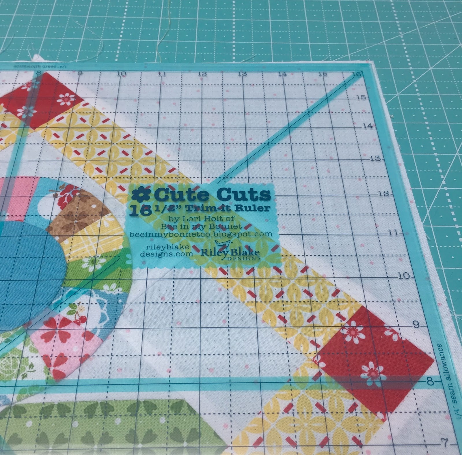 Bee In My Bonnet: Cutie Pie Flower Quilt Tutorial!