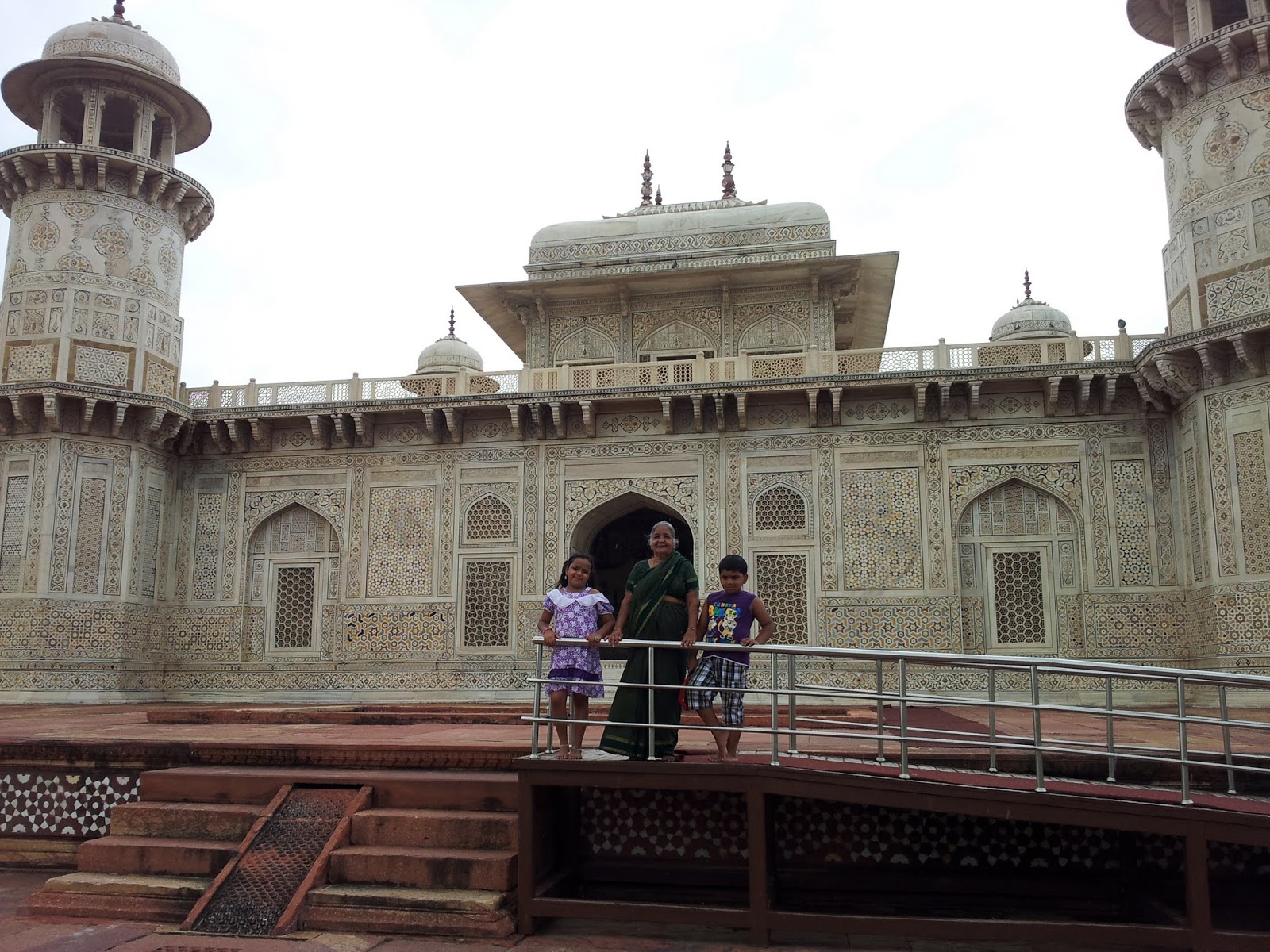 LITTLE TOWN OF TUNDLA