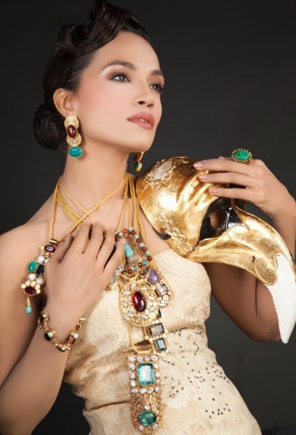 Beautiful Aamina Sheikh HD Wallpaper