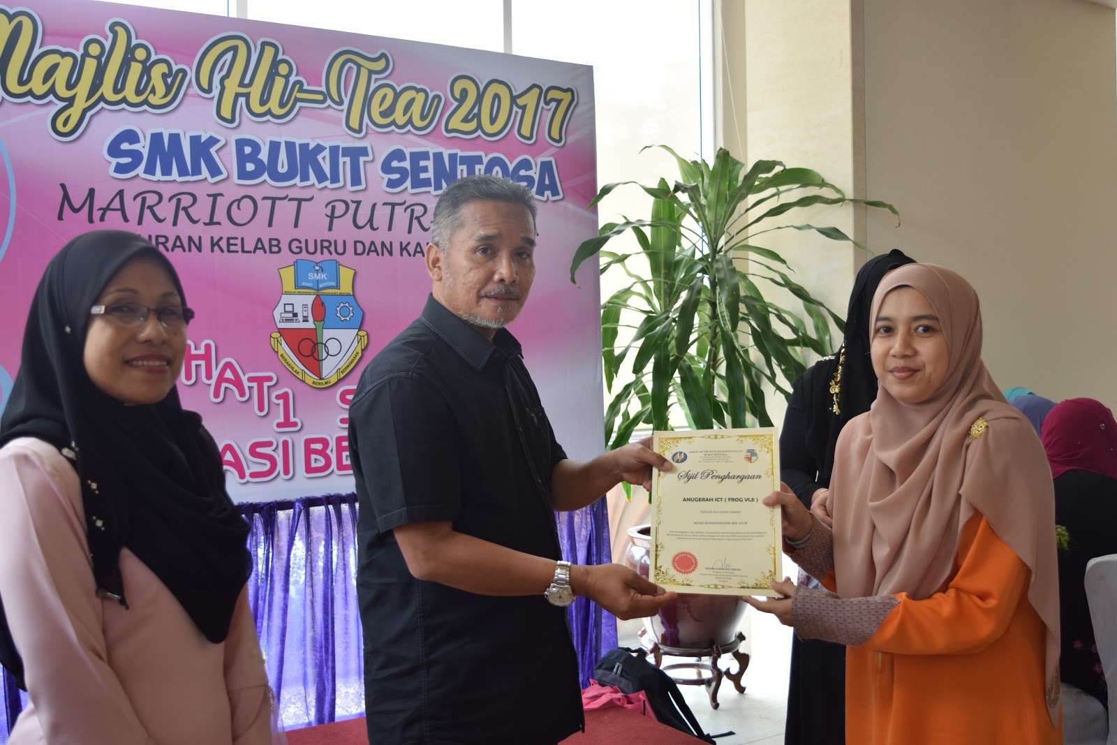 SMK BUKIT SENTOSA: Majlis Hi-Tea SMKBS