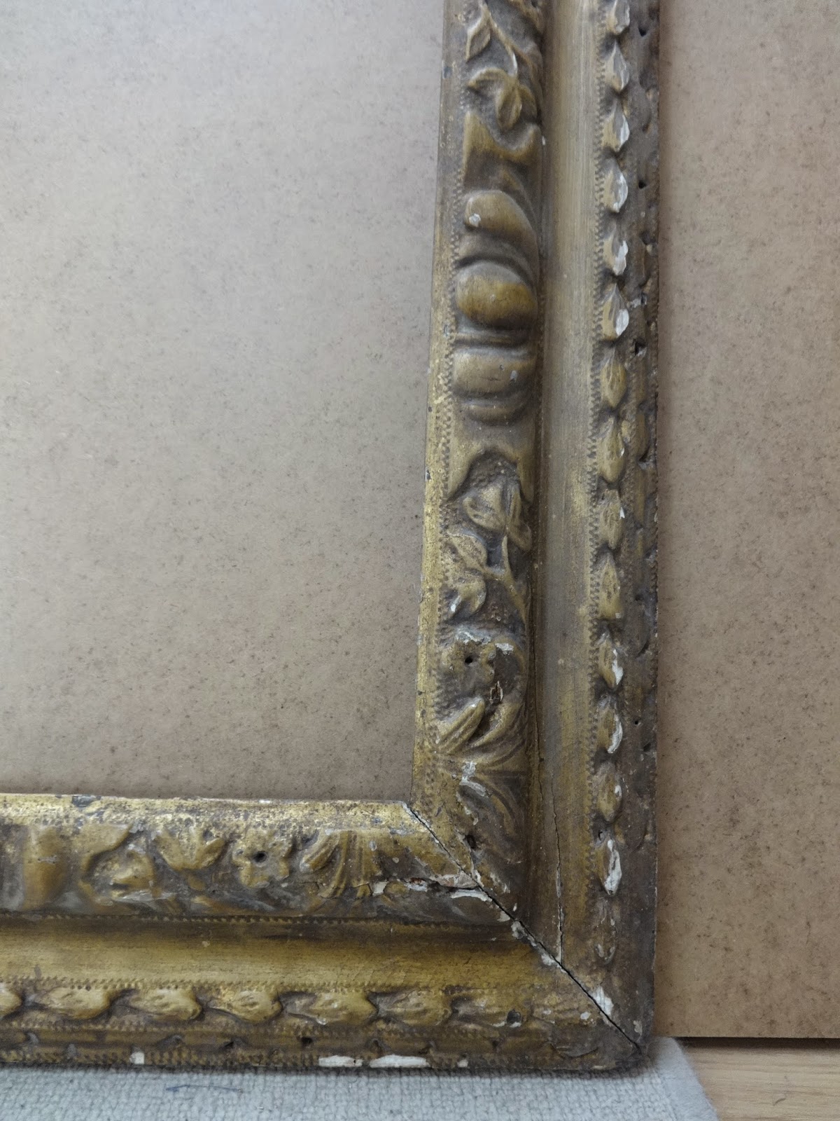 Antique Frame Sale: A 17th Century Carved Lely Frame