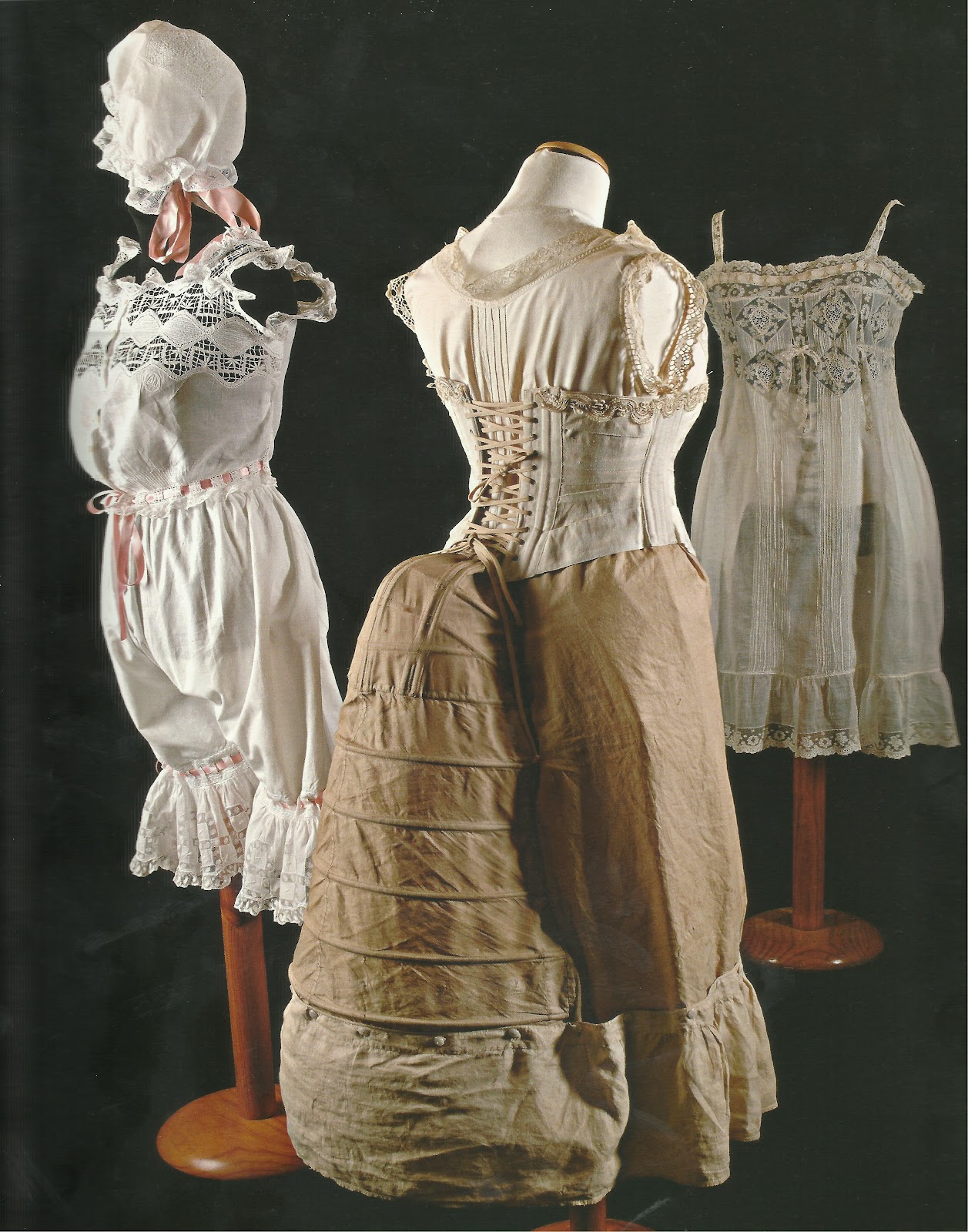 Moda y Cocina, un maridaje perfecto: Vestido de paseo de línea polisón