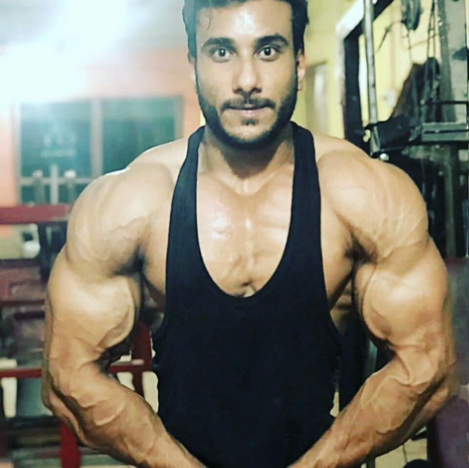 world bodybuilders pictures: jehlum bodybuilder Azeem Ali
