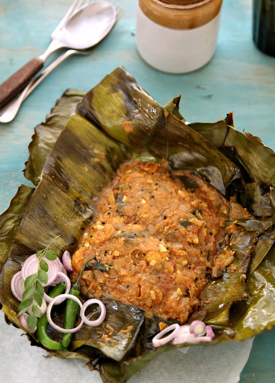 Manju's Eating Delights: Chemmeen/Prawn Pollichathu - a guest post by Nisha