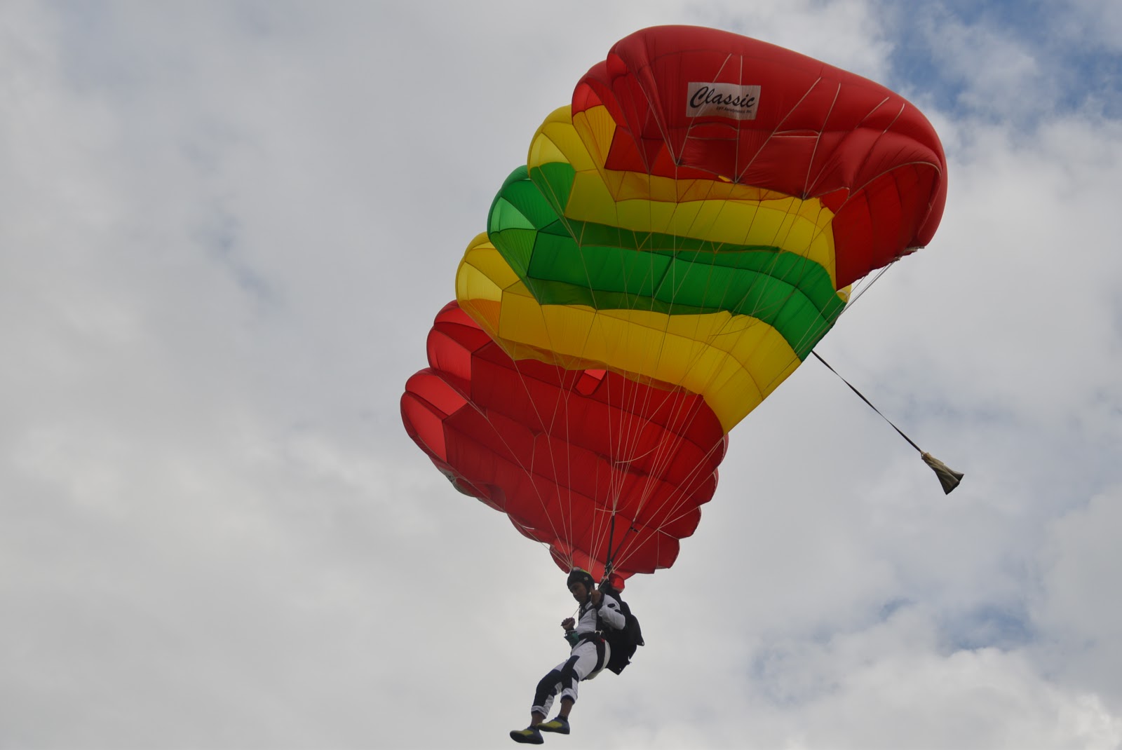 .: Penerangan Atang Sendjaja :.: ATLET TERJUN PAYUNG MALAYSIA DAN ...