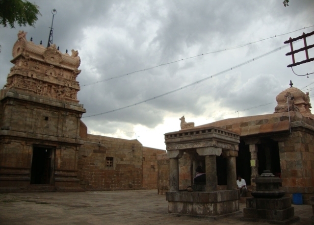 Tamilnadu Tourism: Erumbeeswarar Temple, Thiruverumbur – The Temple