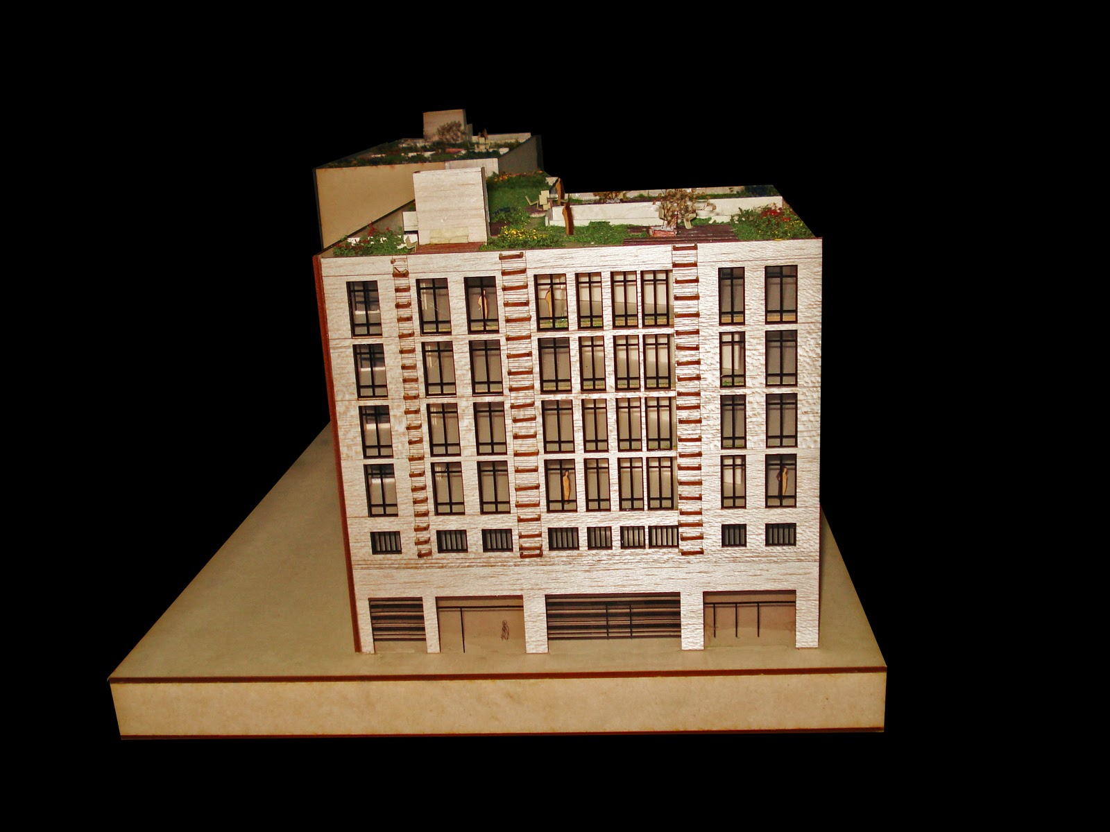 MAQUETAS PROFESIONALES: EDIFICIO USO MIXTO