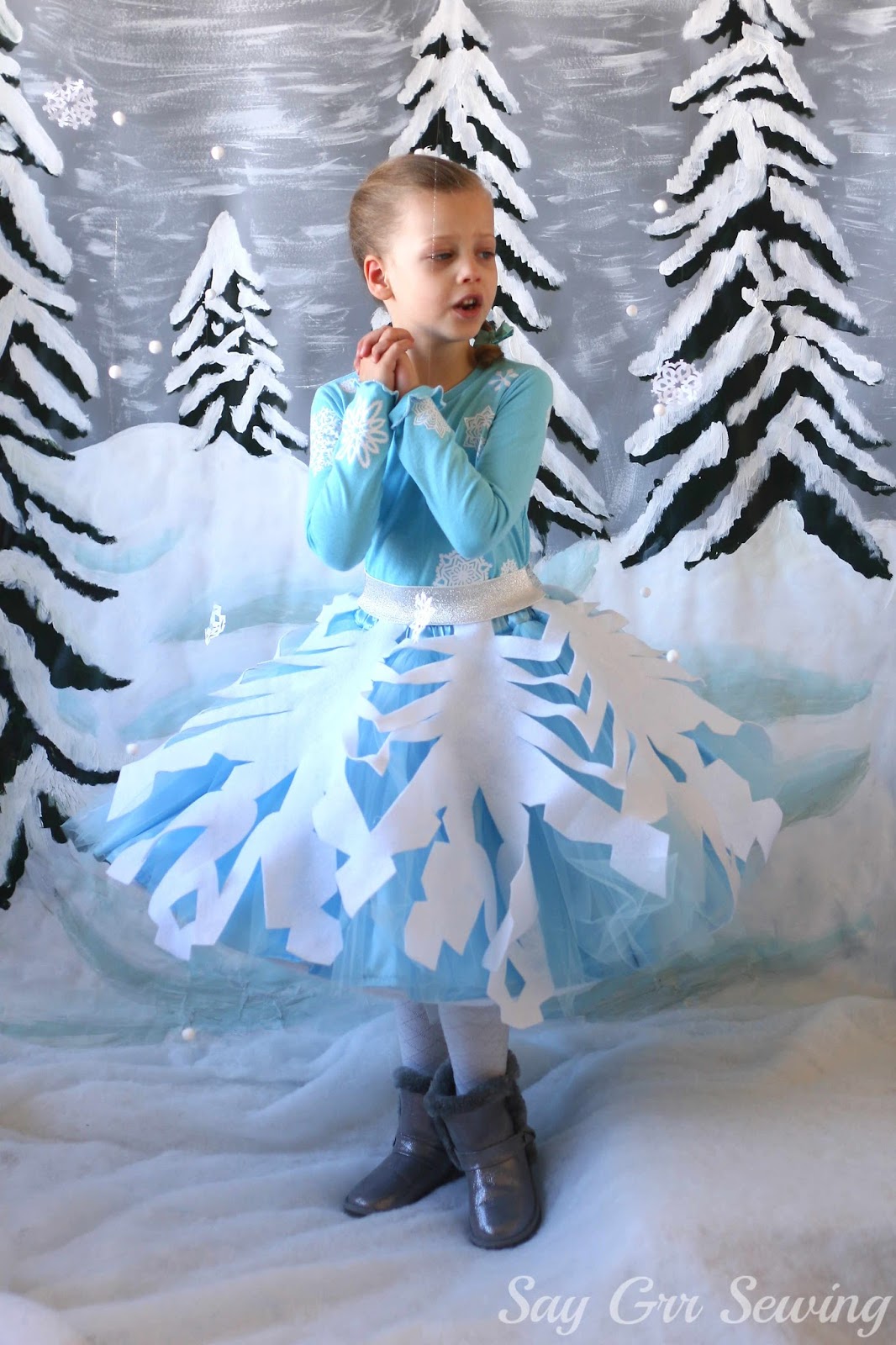 Say Grr Sewing: Snowflake Outfit