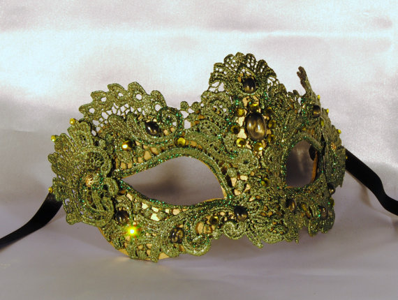 Foraging For Fab: Behind The Mask - Motley Mode Mondays