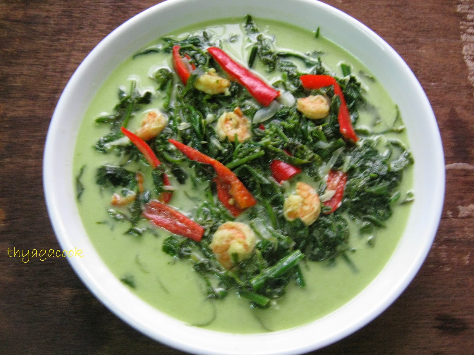 KARI LEAFS ... Malaysian flavour's: PUCUK PAKU (FERN) IN COCONUT MILK