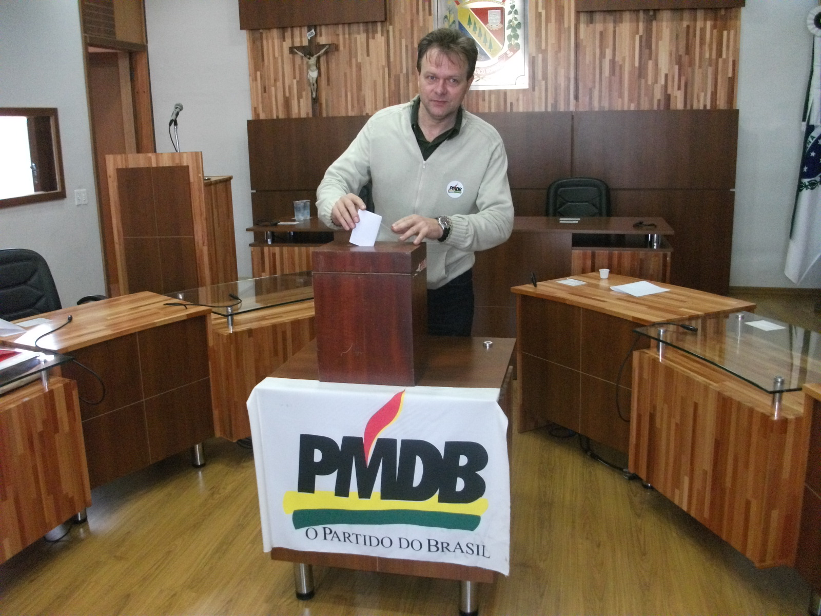No blog: Ary Fontenelli continua presidente do PMDB