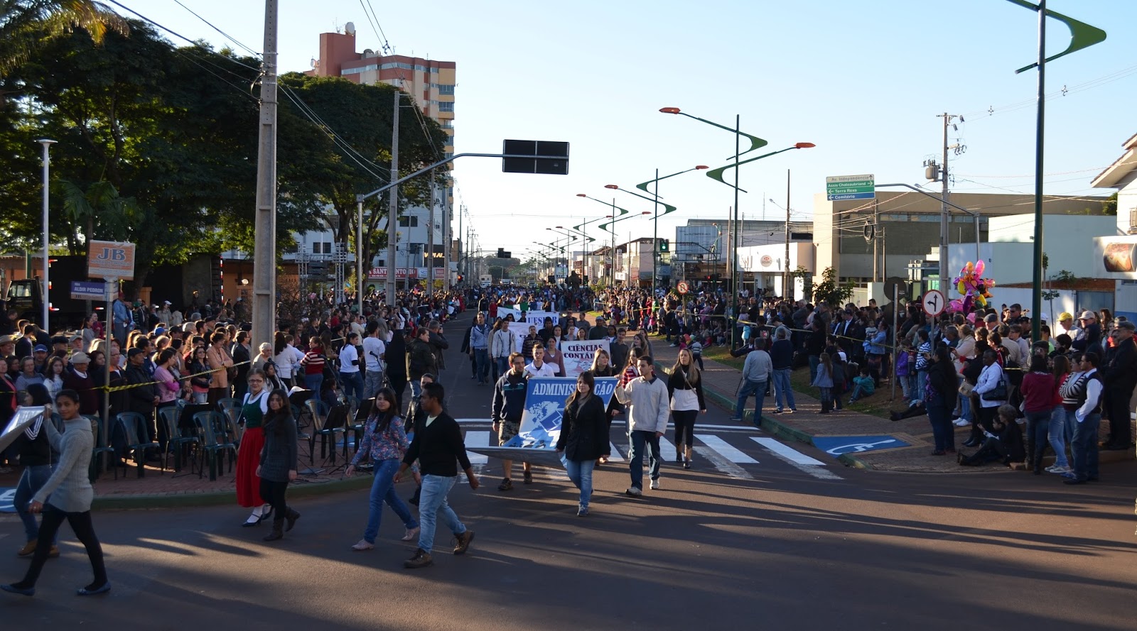 Semec: Palotina comemora 53 anos de emancipação com desfile cívico Semec: Palotina comemora 53 anos de emancipação com desfile cívico