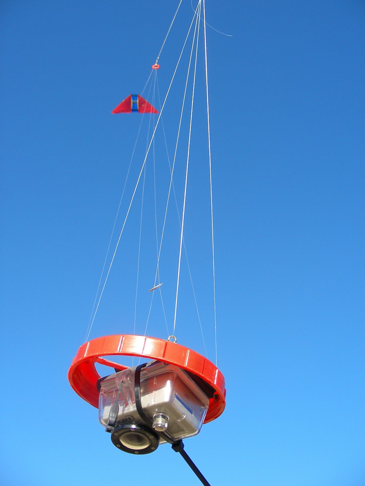 "Wilderness Radio - ZR1AAH": Kites......as a "sky hook"