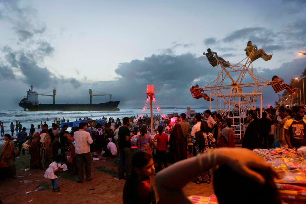 Il nocchiere fuori rotta: " Wisdom"La nave arenata a Mumbai