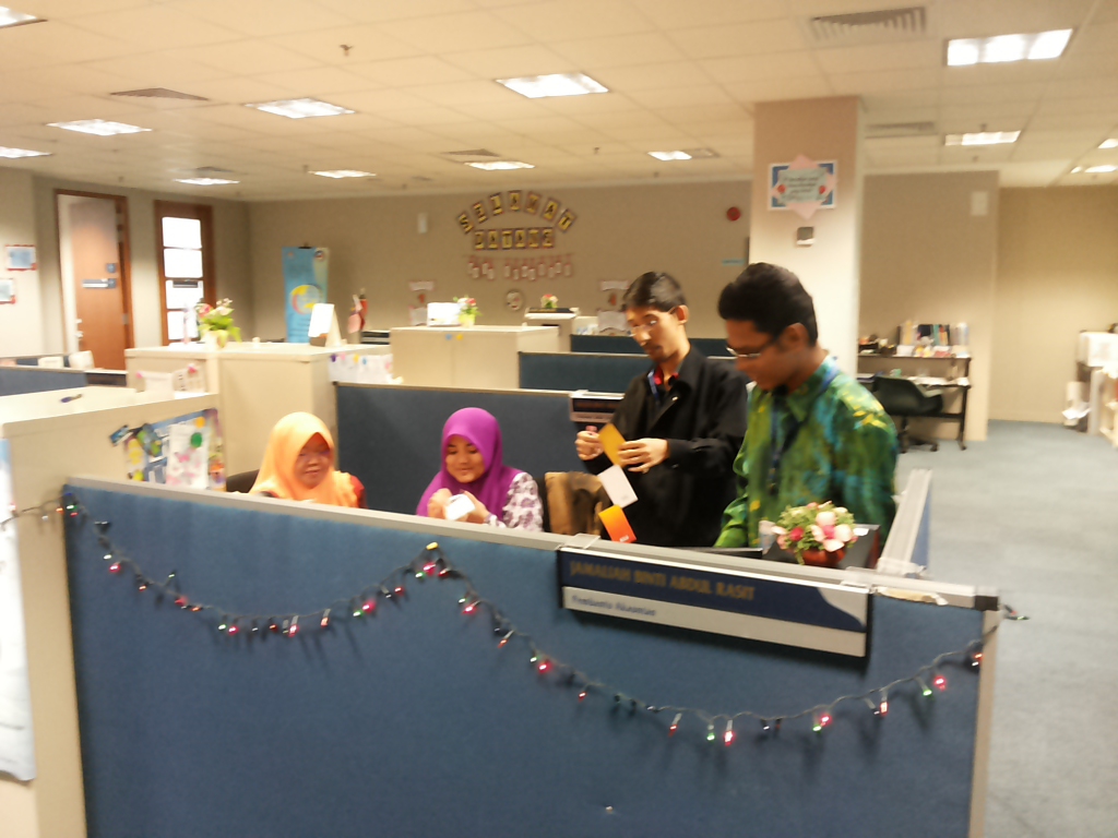 cerita merepek meraban: DEKO-DEKO RAYA