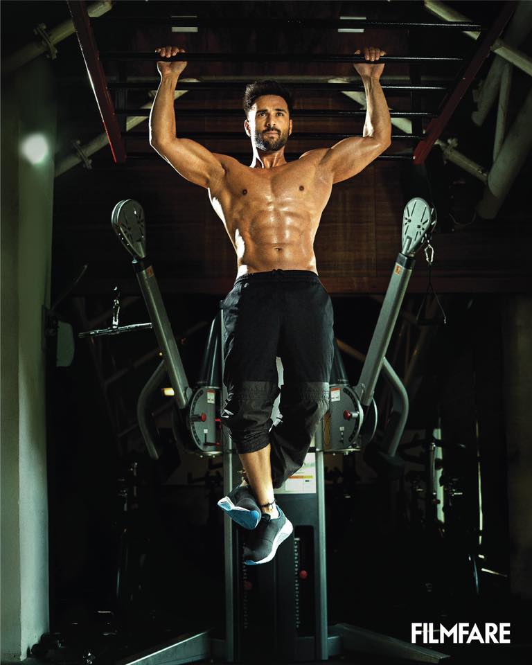 Shirtless Bollywood Men: Shirtless Pulkit Samrat working out. Dayumn ...